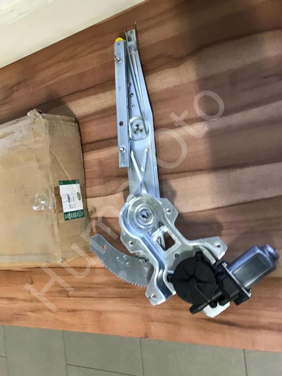 Defender sağ cam krikosu cuh000082