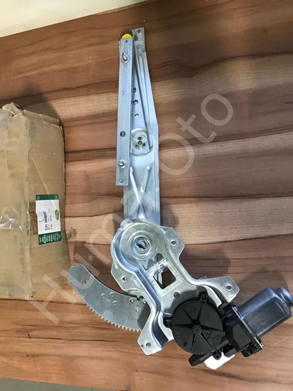 Defender sağ cam krikosu cuh000082