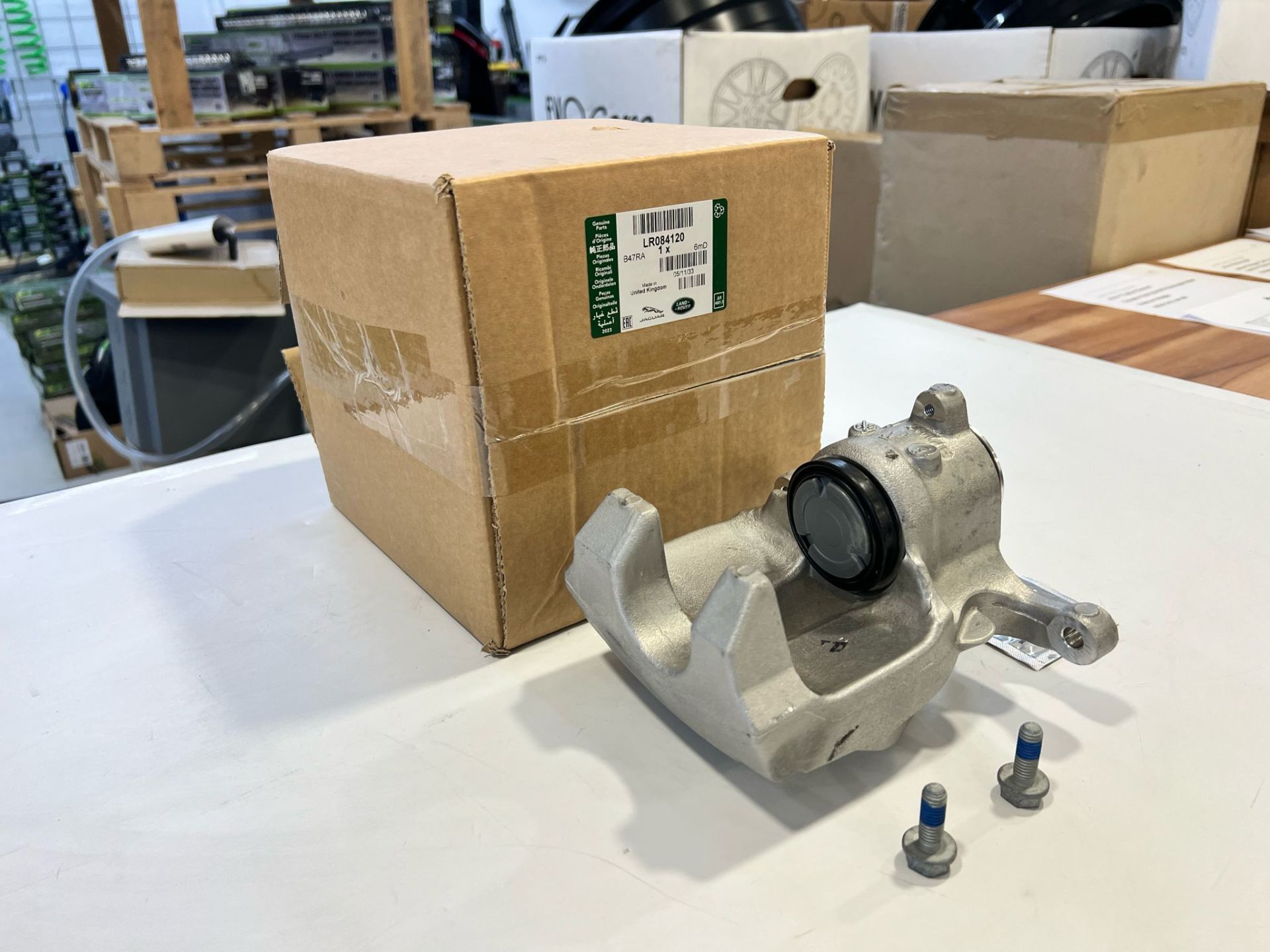 Lr084120 arka fren kaliperi sol range rover discovery