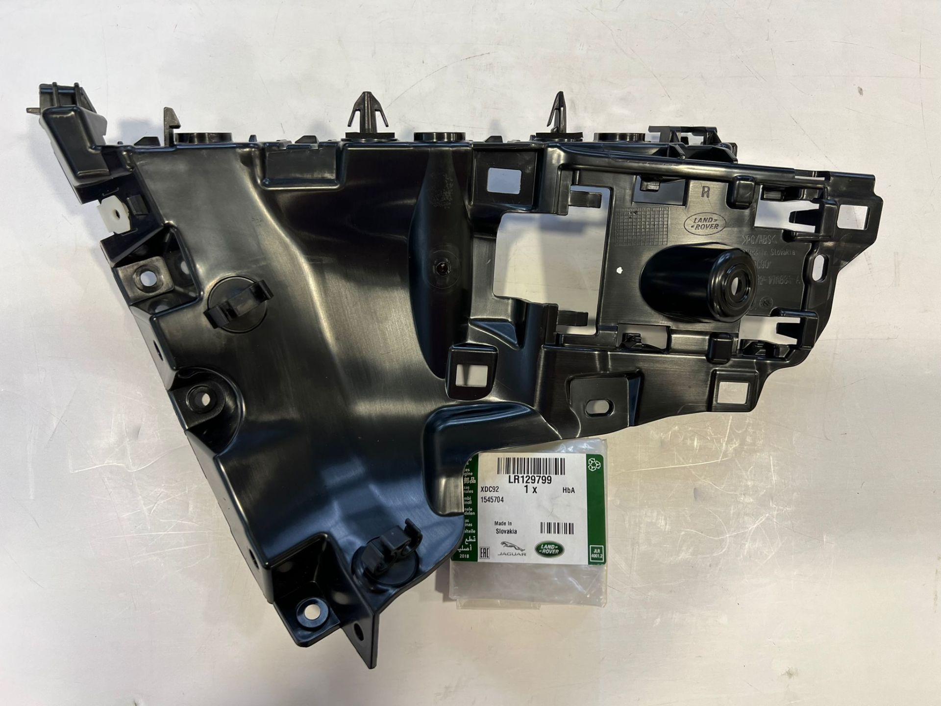 Yeni defender arka tampon braketi sağ lr129799