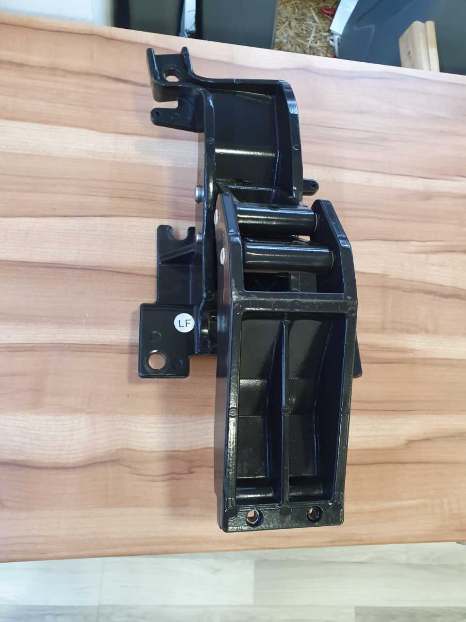 Range rover elektrikli basamak sol ön braket vplgp0137