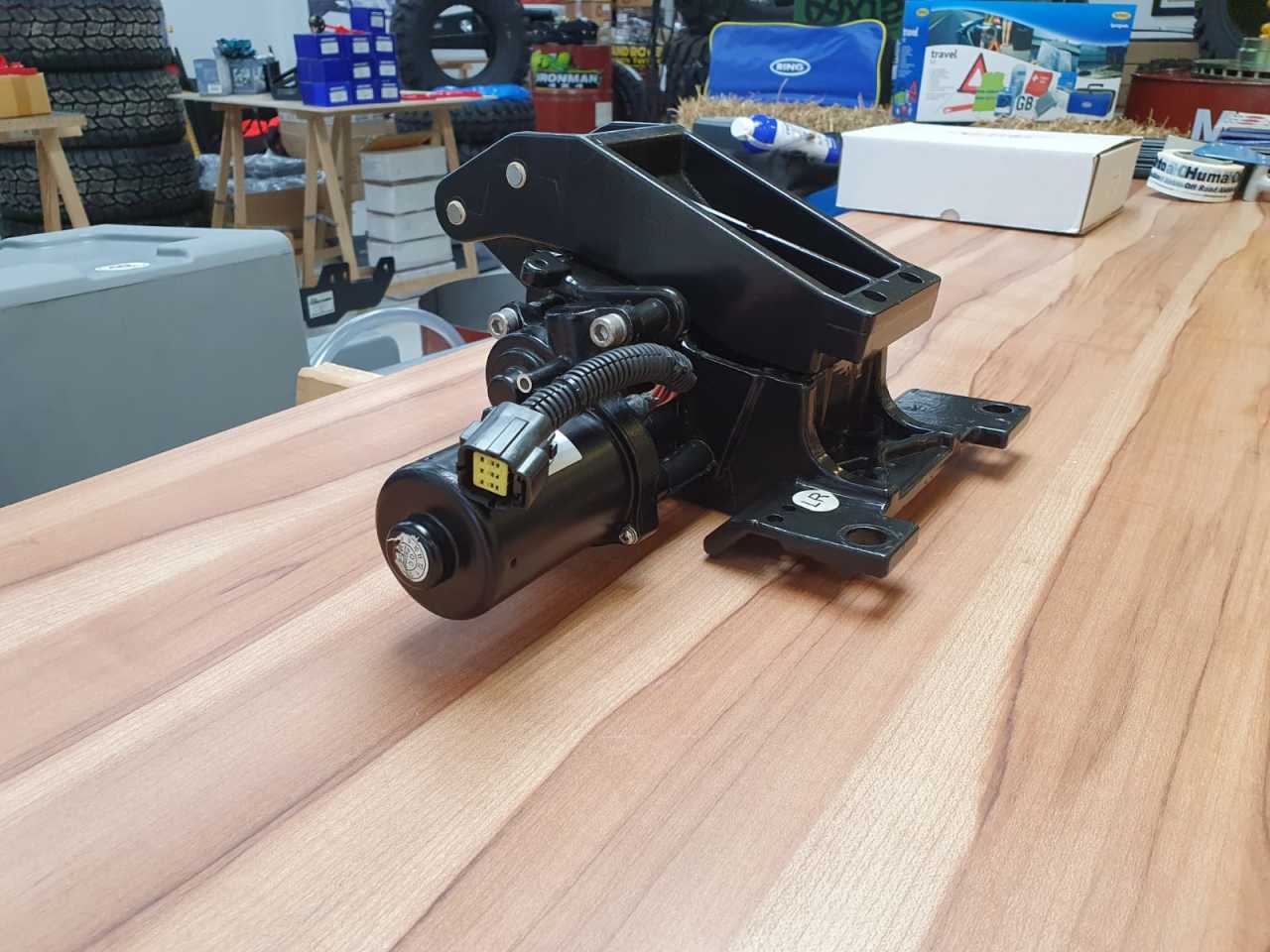 Range rover elektrikli basamak sol arka braket vplgp0138
