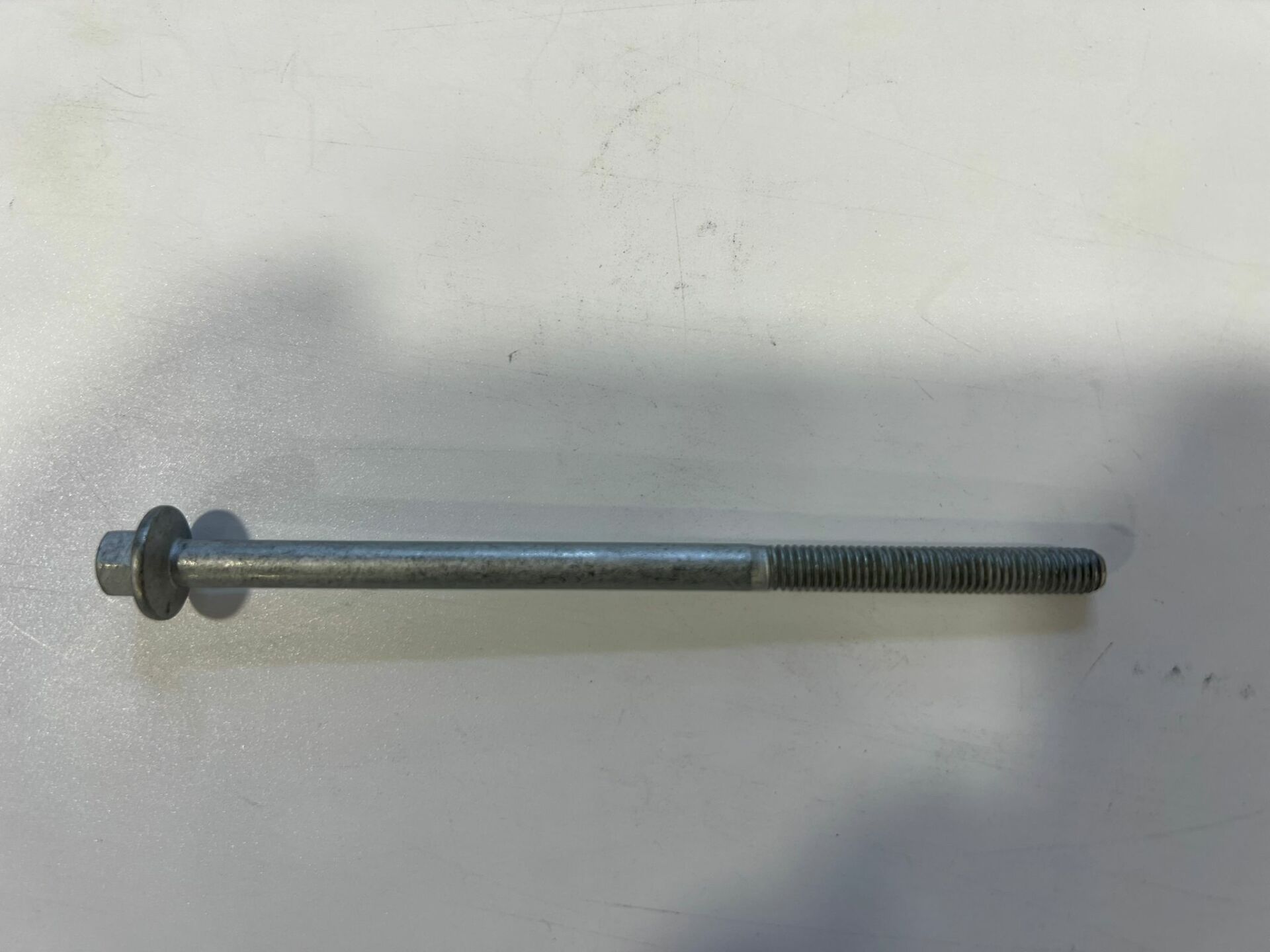 Lr073719 jde36973 enjektör civatası 2.0 dizel