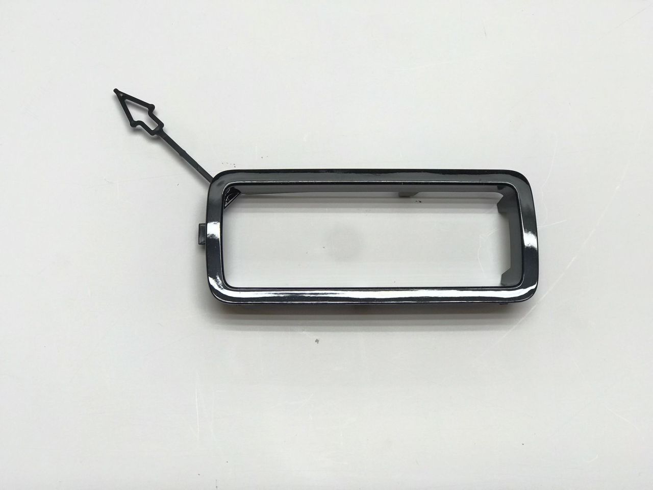 Defender arka tampon çeki demir kapağı sağ lr149775